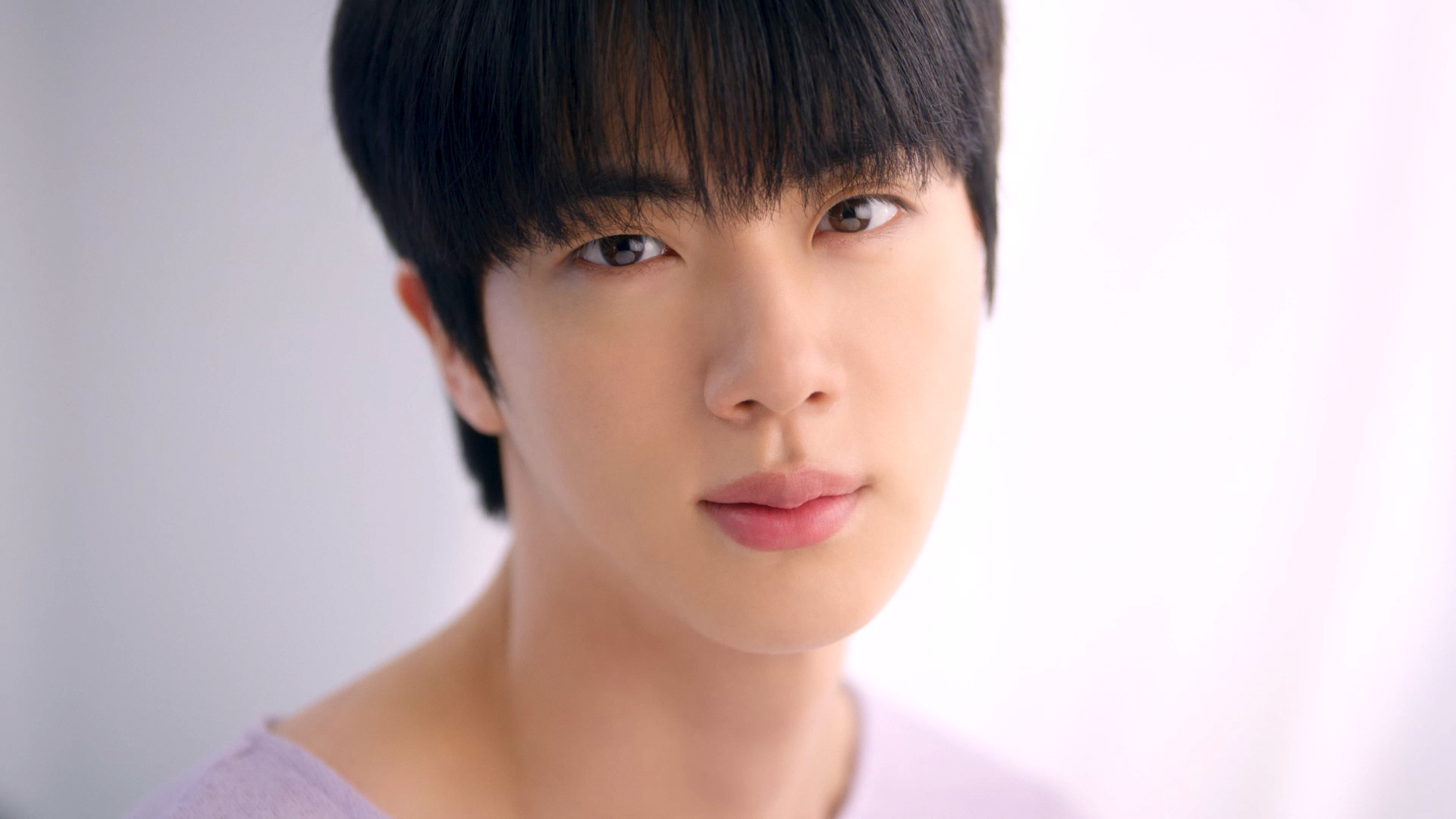 BTS・JINのじっと見つめる視線にドキッ！ウィンクに心奪われる | フィールドキャスター